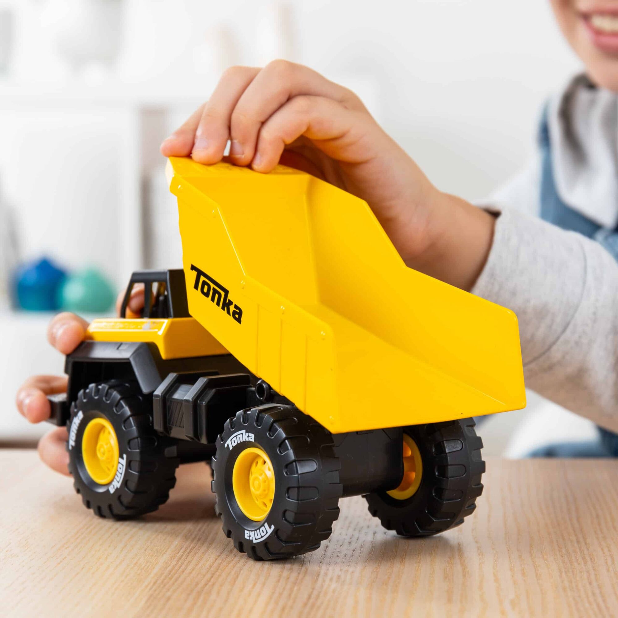 Tonka - Retro Metal Classics Dump Truck | BasicFun!